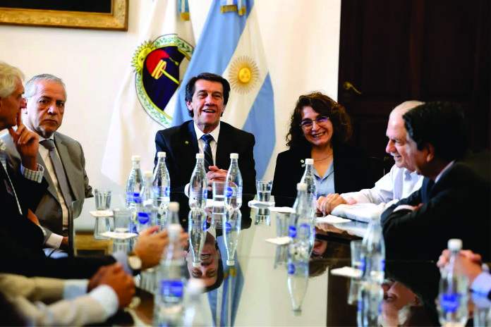 Gobernador Sadir recibió a representantes de la Universidad ...